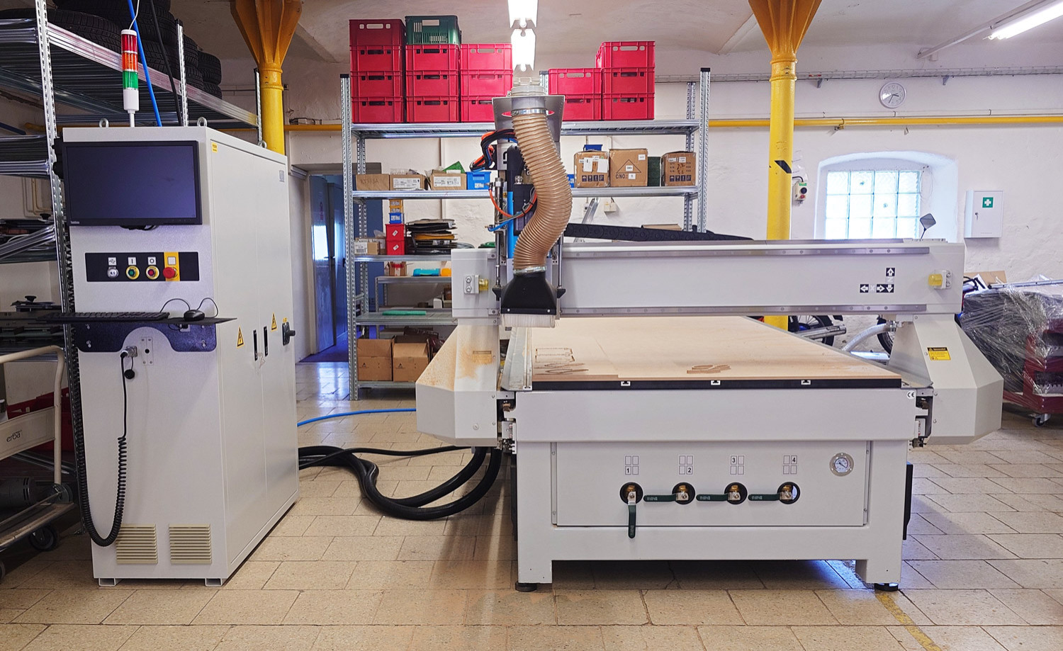 Dodávka CNC routeru E2 1325 ATC pro firmu Lokotechnika s.r.o. - První ...